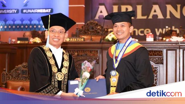 Sosok Hadi Priyono, Pilot TNI AL yang Jadi Wisudawan Terbaik S3 Unair