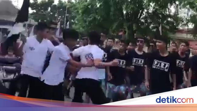 Heboh, Peserta Lomba Gerak Jalan di Tanjungpinang Baku Hantam Heboh, Peserta Lomba Gerak Jalan di Tanjungpinang Baku Hantam