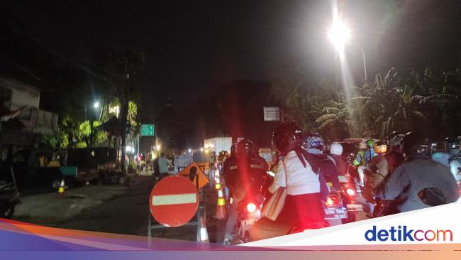 Ini Penyebab Jalan Raya Bogor Arah Cijantung Macet Parah