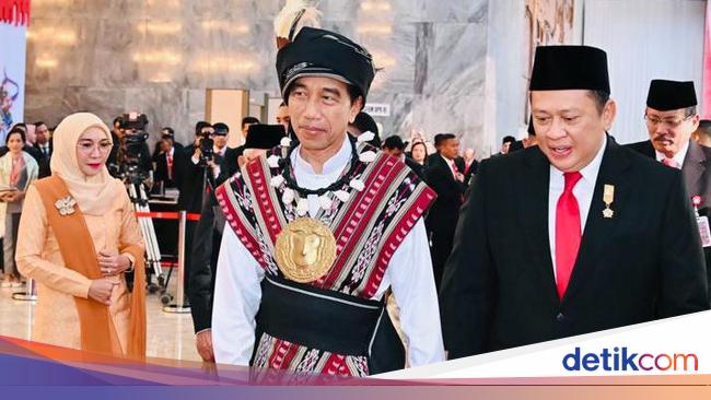 Jokowi Ternyata Sudah Lirik Baju Adat Tanimbar Sejak Tahun Lalu