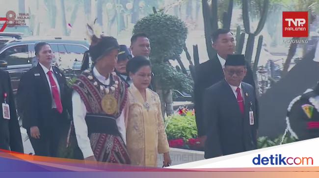 Jokowi Pakai Baju Adat Tanimbar Maluku di Sidang Tahunan MPR