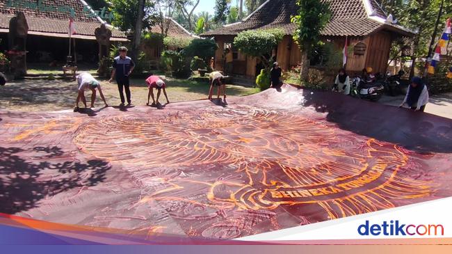 Manfaatkan Limbah, Perajin Kulon Progo Ciptakan Batik Garuda Raksasa