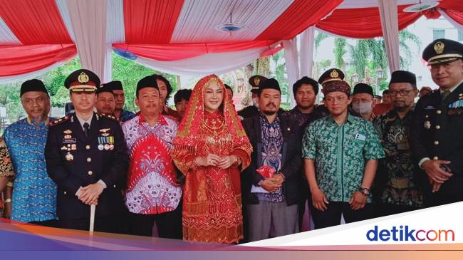 Bupati Klaten Kenakan Baju Adat Koto Gadang Saat Upacara HUT Ke-78 RI