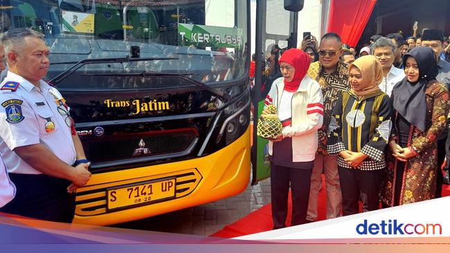 Khofifah Resmikan Bus Trans Jatim Koridor II Surabaya-Mojokerto Khofifah Resmikan Bus Trans Jatim Koridor II Surabaya-Mojokerto