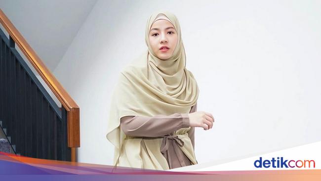4 Tips Hijab Syar'i Stylish untuk Ibu Muda ala Natasha Rizky