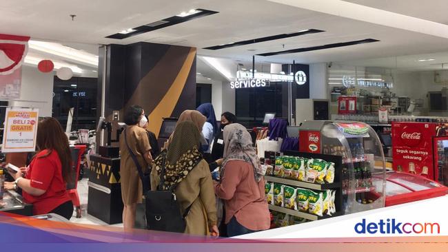Transmart Trans Icon Surabaya Diserbu Pemburu Diskon Full Day Sale
