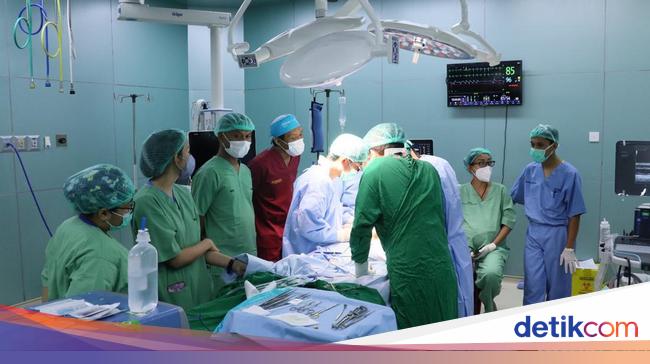RSUD NTB Operasi Perdana Pemasangan Alat Pacu Jantung pada Anak