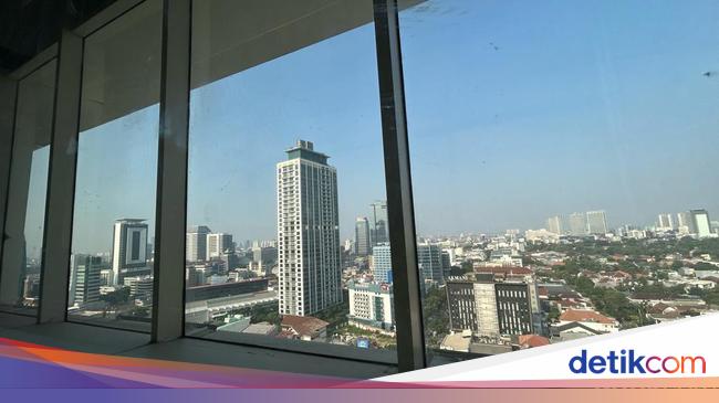 Lihat Perbedaan Langit Jakarta dan Bali dari Udara