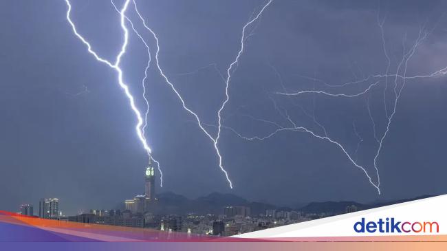 9 Cara Hindari Petir Menurut BMKG, Cermati Saat di Luar Ruangan