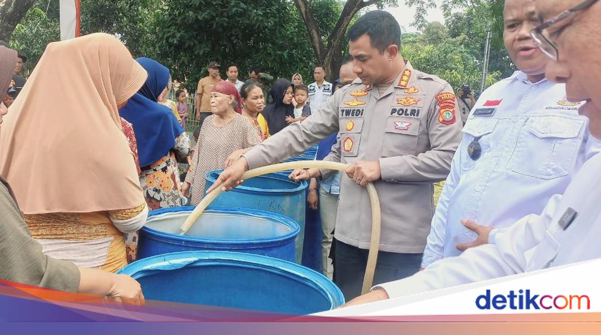 3 Kampung di Cibarusah Bekasi Kekeringan, Polisi Bantu Salurkan Air Bersih