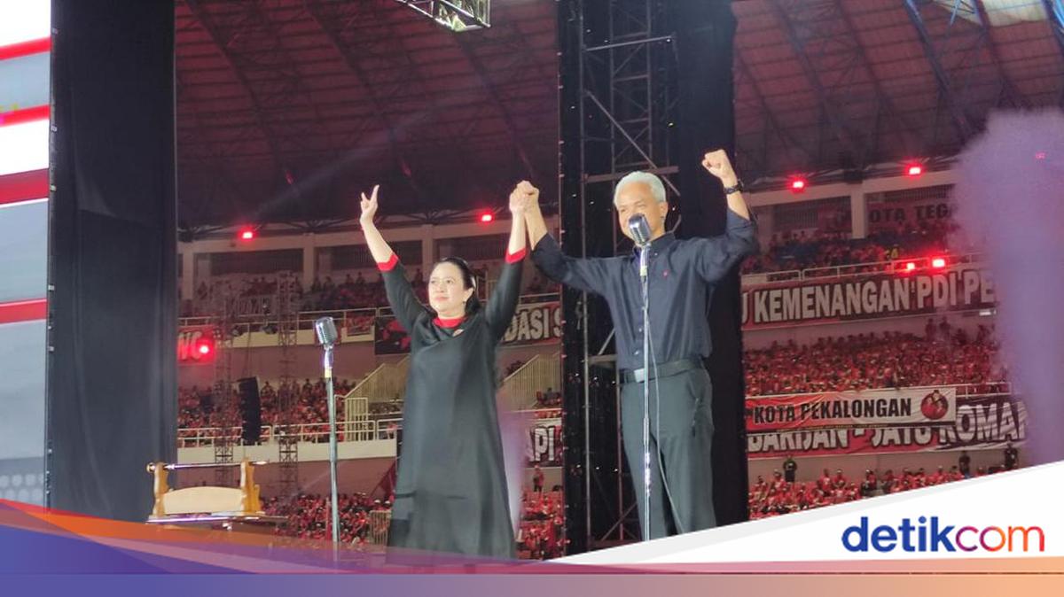Meriahnya Kembang Api Merah di Arena Konsolidasi PDIP
