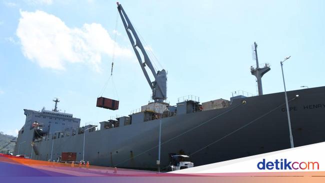 MV Cape Henry Milik AS Merapat ke Banyuwangi