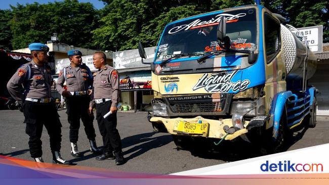 Fakta Baru Laka Maut Truk Tangki Tabrak 15 Penonton Karnaval Pacet Fakta Baru Laka Maut Truk Tangki Tabrak 15 Penonton Karnaval Pacet
