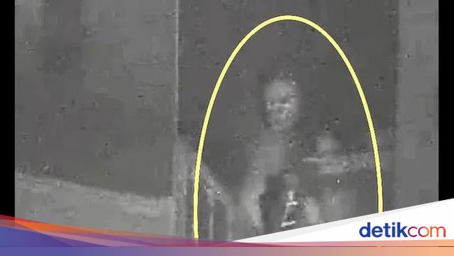 Penampakan Hantu Terekam Kamera. Bikin Ngeri Tidur Sendiri Malam Nanti Penampakan Hantu Terekam Kamera. Bikin Ngeri Tidur Sendiri Malam Nanti