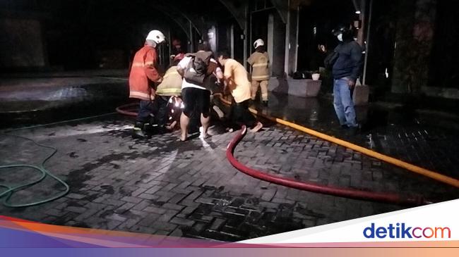 Asrama BBPMP Jatim Terbakar, 6 dari 14 Korban Dirawat di RS Asrama BBPMP Jatim Terbakar, 6 dari 14 Korban Dirawat di RS