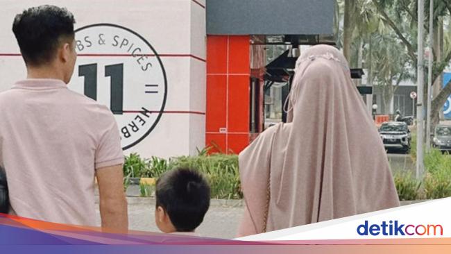 Larissa Chou Unggah Foto Bersama Pria: Anakku, Mama Izin Membawa Seseorang Ya