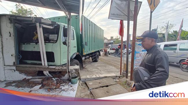 Truk Boks Tabrak Pemotor di Rawalo Banyumas, 1 Pelajar Tewas
