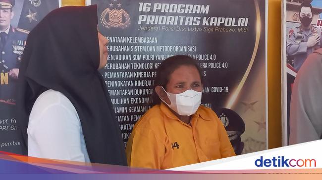 Tangis Emak-emak Pencopet di Jambi, Ngaku Terpaksa karena Utang Modal Jualan