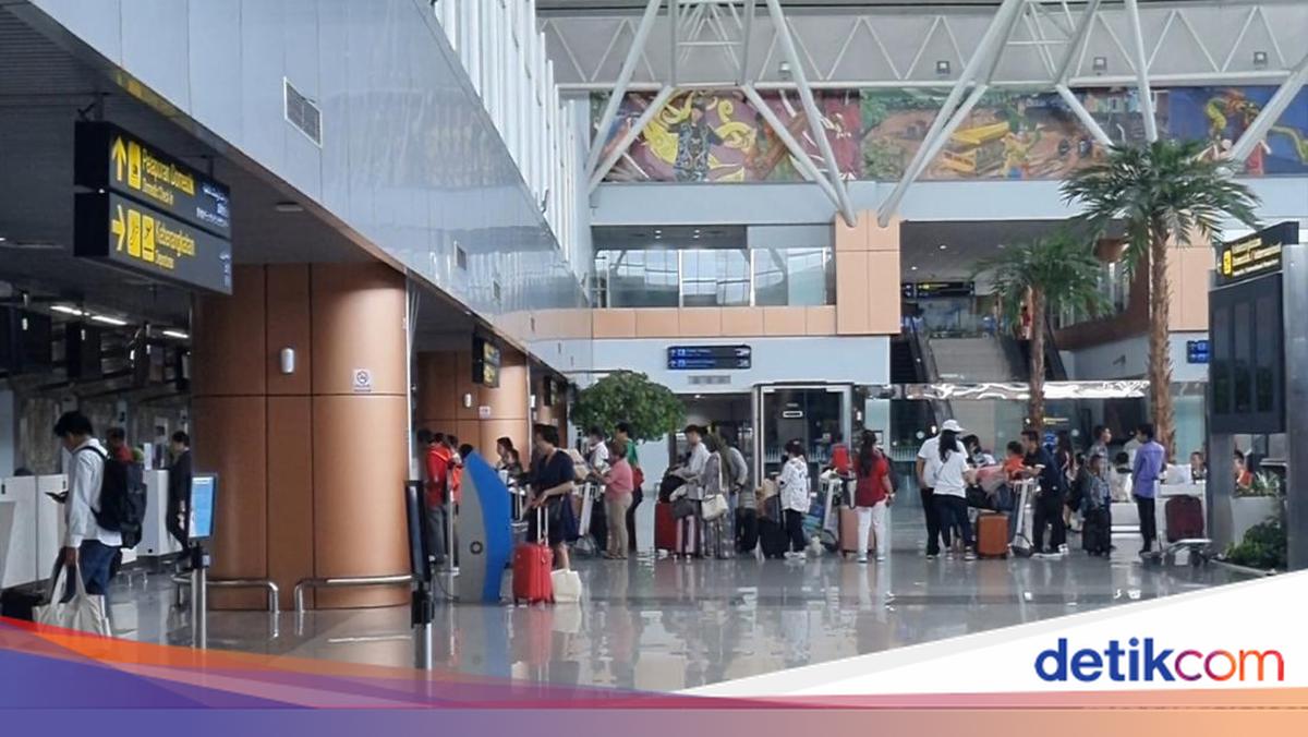 Bandara Supadio Dipadati Mahasiswa yang Hendak Merantau
