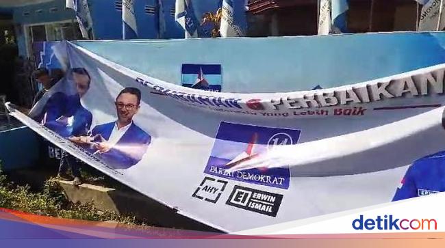 Kader Demokrat Gorontalo Copot Atribut Bergambar Anies di Baliho-Medsos Kader Demokrat Gorontalo Copot Atribut Bergambar Anies di Baliho-Medsos