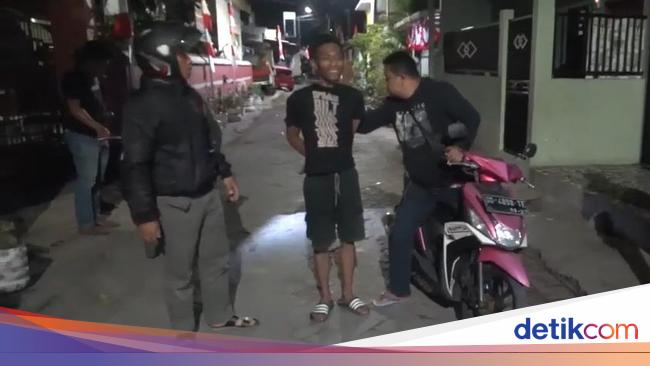Polisi Tangkap Pencuri 3 HP di Meja Kasir Restoran Pizza HUT Makassar