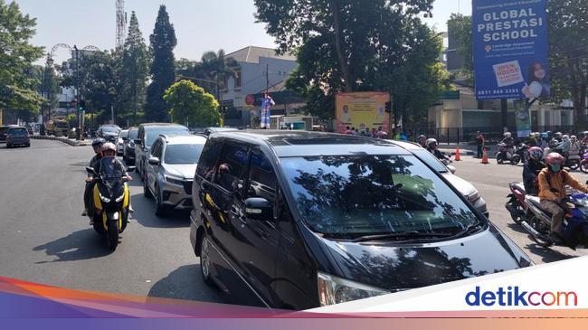 Jalan Dago Dibuka Lagi Usai Dilintasi Peserta Karnaval WJF 2023