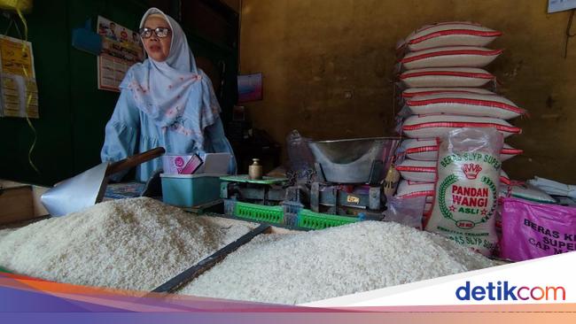 Harga Melonjak, Warga Ciamis Beli Beras Secara Ngecer
