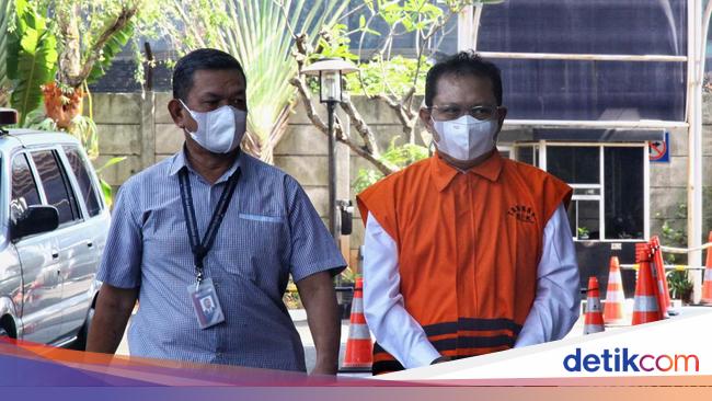 Hasbi Hasan Berompi Tahanan dan Tangan Diborgol