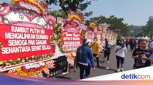 Beragam Karangan Bunga Lucu Ramaikan Perpisahan Ganjar di Semarang