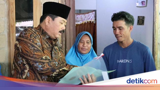 Menteri ATR Hadi Tjahjanto Bagikan 260 Sertifikat Tanah ke Warga Kendari Menteri ATR Hadi Tjahjanto Bagikan 260 Sertifikat Tanah ke Warga Kendari
