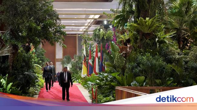 Penampakan Hutan Selamat Datang KTT ASEAN di JCC Senayan Penampakan Hutan Selamat Datang KTT ASEAN di JCC Senayan