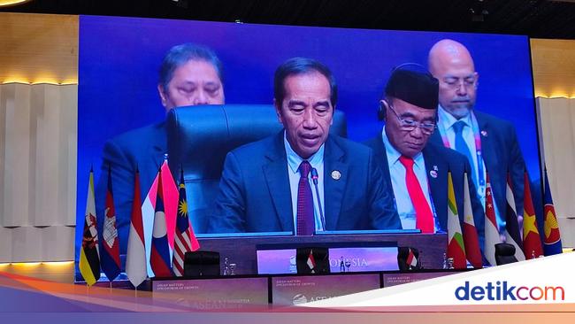 Presiden Jokowi Pimpin Pertemuan KTT ASEAN dengan China Presiden Jokowi Pimpin Pertemuan KTT ASEAN dengan China