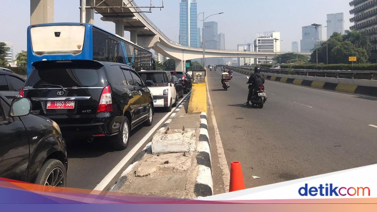 Flyover Kuningan Arah Semanggi Dibuka Lagi tapi Lalin Masih Macet