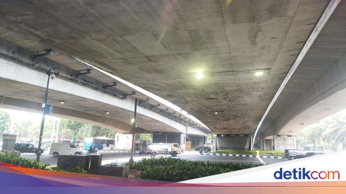 Sempat Macet, Lalin di Kolong Flyover Kuningan Jaksel Kini Lancar