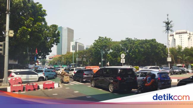 Lalin di Kolong Flyover Kuningan Jaksel Masih Macet, Begini Kondisinya