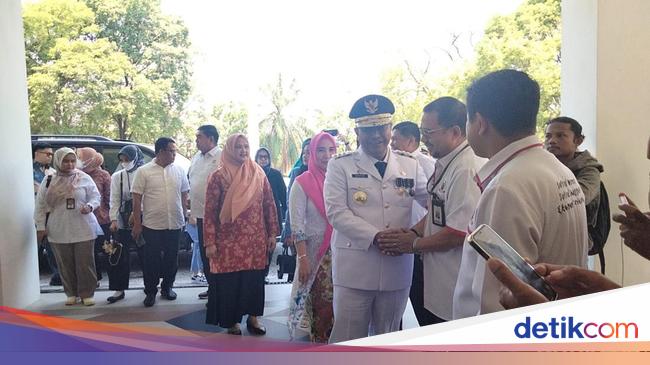 Hari Pertama Berkantor Pj Gubernur Sulsel Bahtiar Disambut Pejabat Pemprov