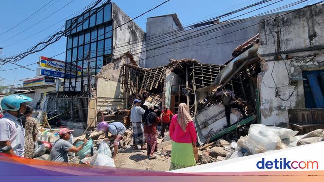 3 Bangunan Ambruk di Kapasari Surabaya: Awal Mula hingga Penyebab