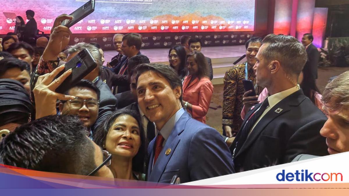 Turun dari Podium, PM Kanada Justin Trudeau Jadi Rebutan Selfie!