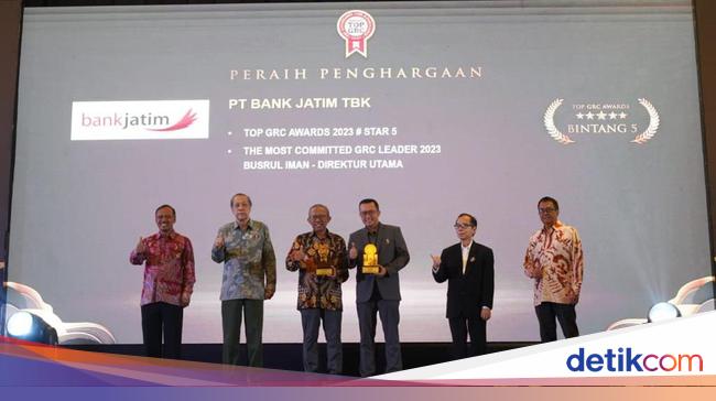 Bank Jatim Raih 2 Penghargaan di Ajang TOP GRC Awards 2023