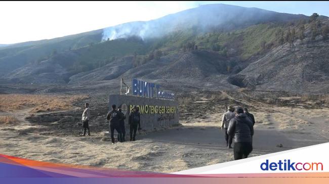 Kebakaran Bukit Teletubbies Bromo Mulai Mereda, Hanya Tersisa 1 Titik Api
