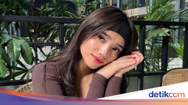 Ayah Fuji Minta Penjelasan ke Tim Atta Halilintar soal Konten 'Jangan ... Ayah Fuji Minta Penjelasan ke Tim Atta Halilintar soal Konten 'Jangan ...