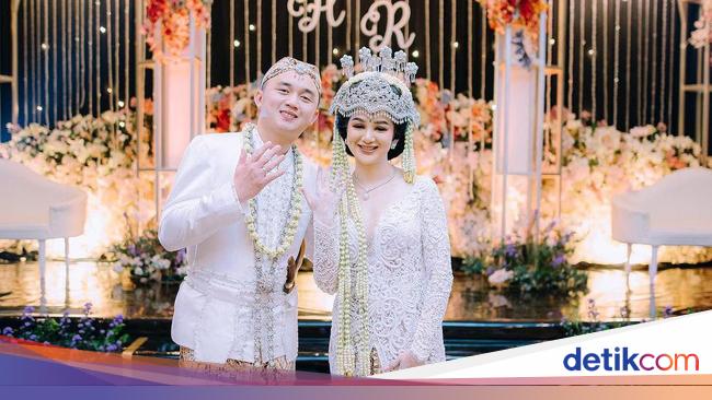 6 Potret Pernikahan Hana Hanifah