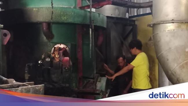 Pabrik Pengolahan Limbah B3 Sulsel Terbakar, Damkar Terjunkan 4 Armada