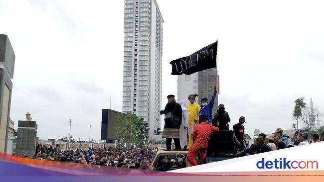 Masyarakat Melayu Protes Penggusuran Warga Pulau Rempang Batam