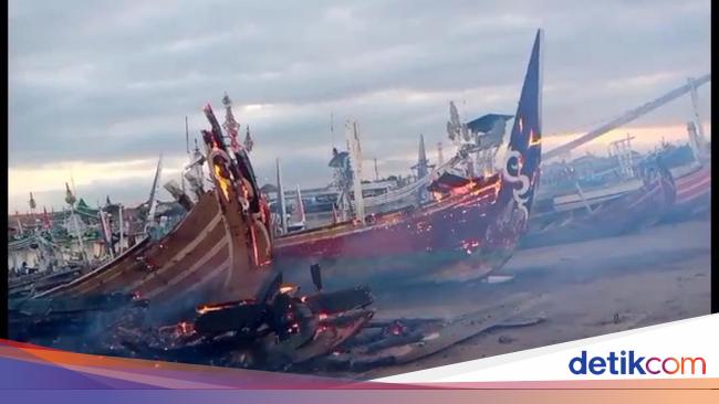 3 Perahu Nelayan Banyuwangi Hangus Terbakar gegara Puntung Rokok