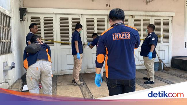 Polisi Gelar Olah TKP Kasus Ibu dan Anak Tinggal Kerangka di Depok