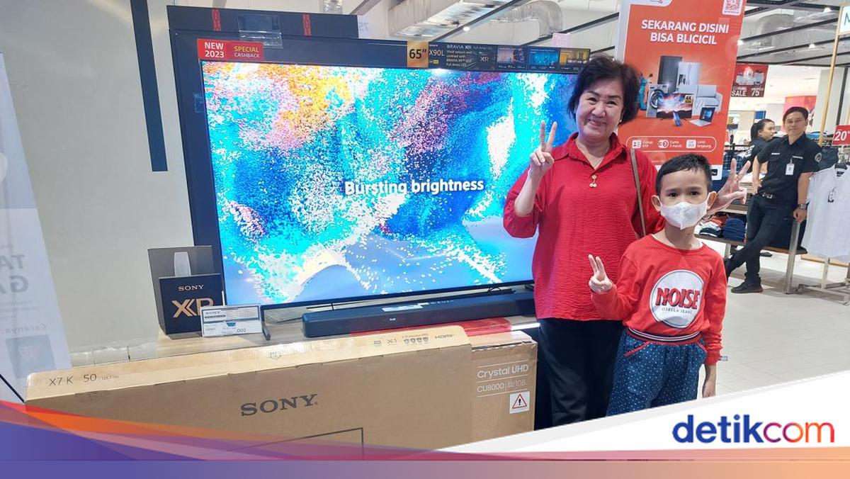 Pelanggan Ini Happy Beli 2 TV LED di Transmart Full Day Sale Hemat Rp 4 ...
