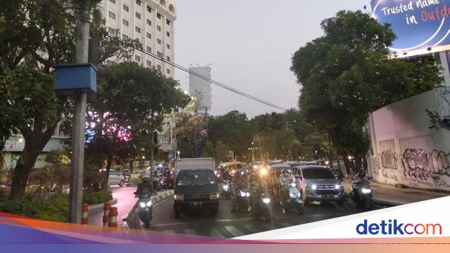 4 Simpang di Surabaya Mulai Uji Coba Sensor Percepat Waktu Traffic Light