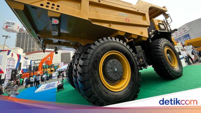 Lihat Lebih Dekat Wujud Ban Truk Tambang Seharga 3 Pajero Sport