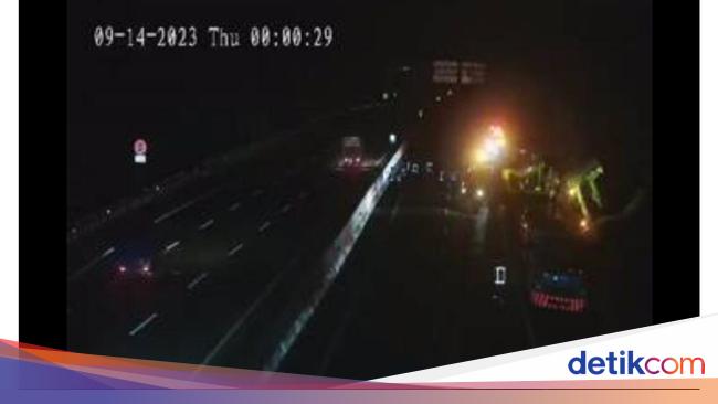 Kecelakaan di Tol Semarang Solo KM 431 B, Bus dan Truk Terguling